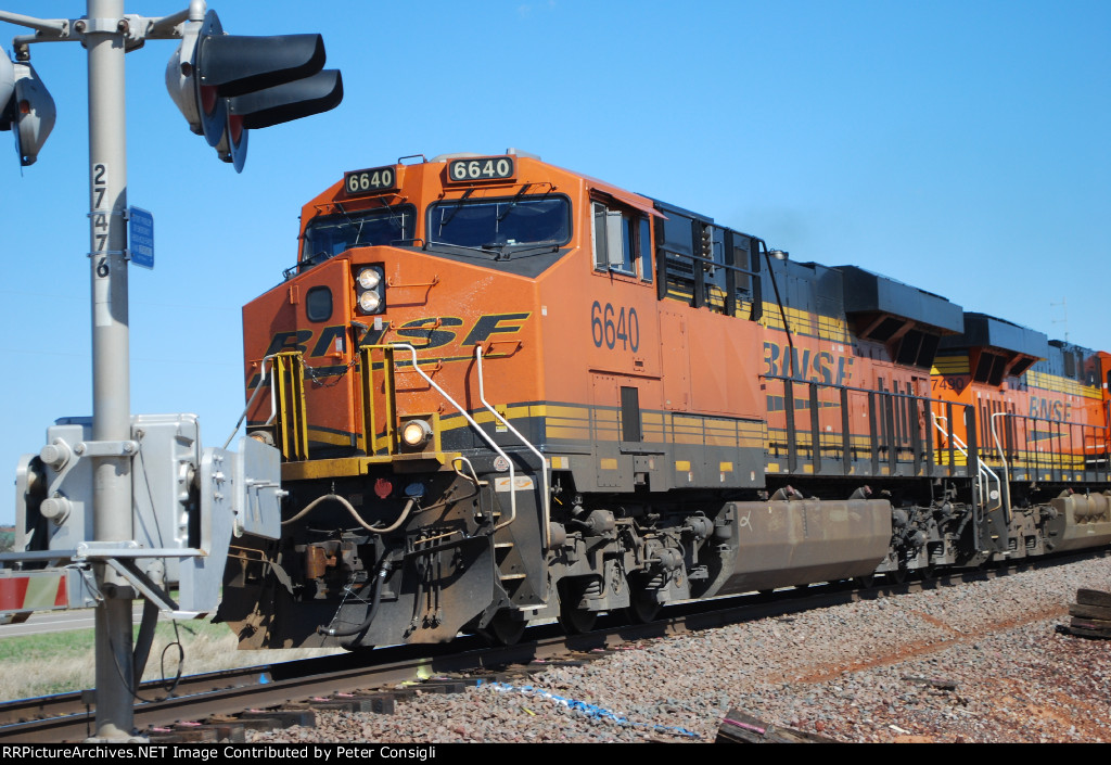 BNSF 6640 ES44C4